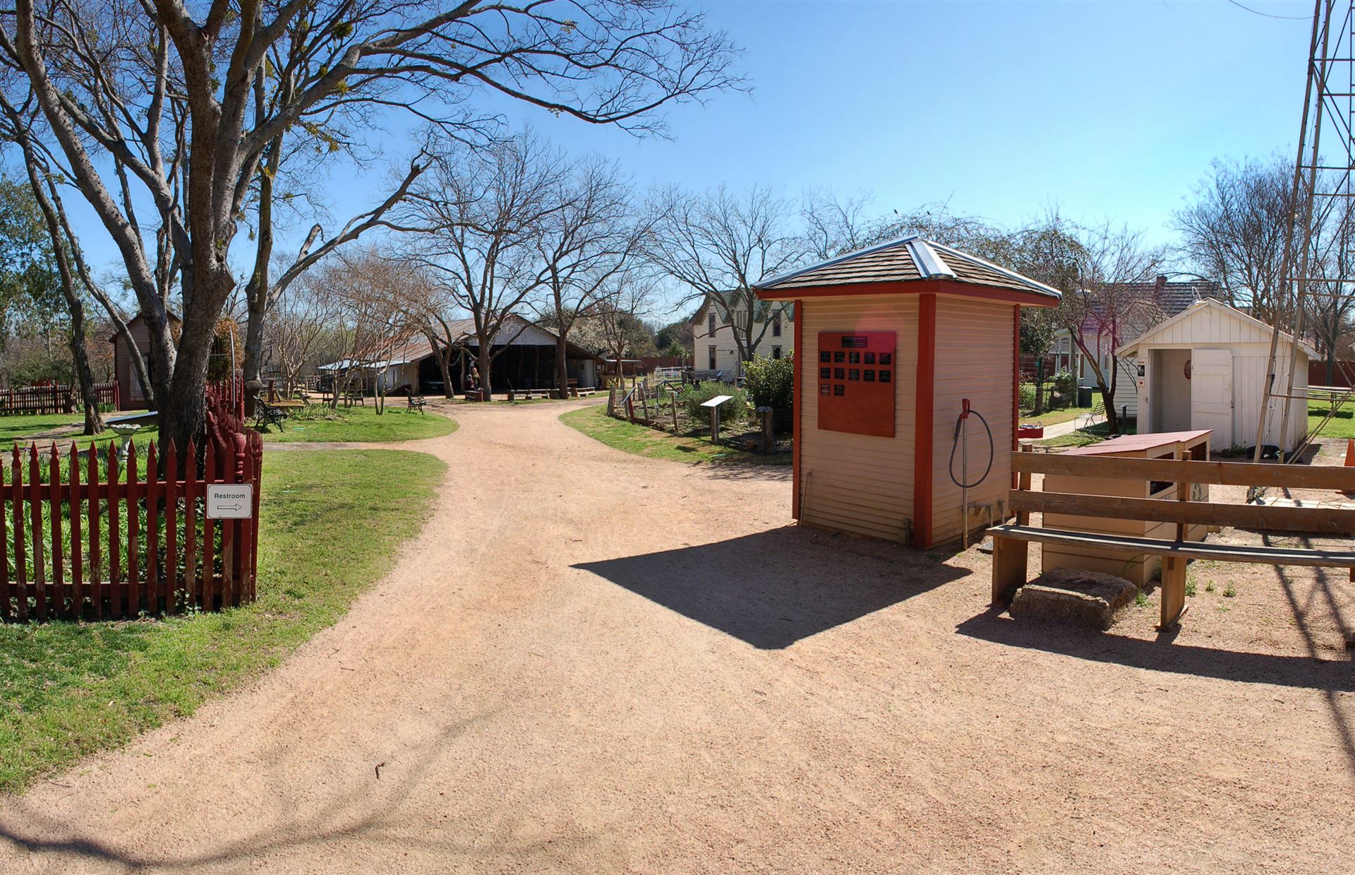 Locations Hub - Heritage Farmstead Museum